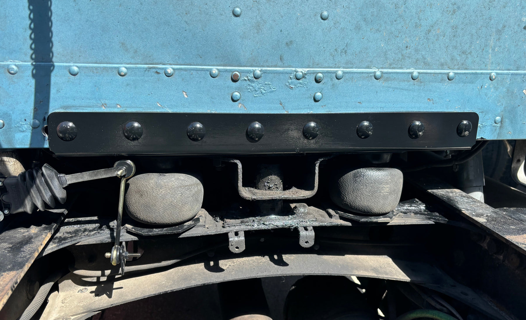 Freightliner FLD Classic Sleeper Air Spring Mounting Bracket