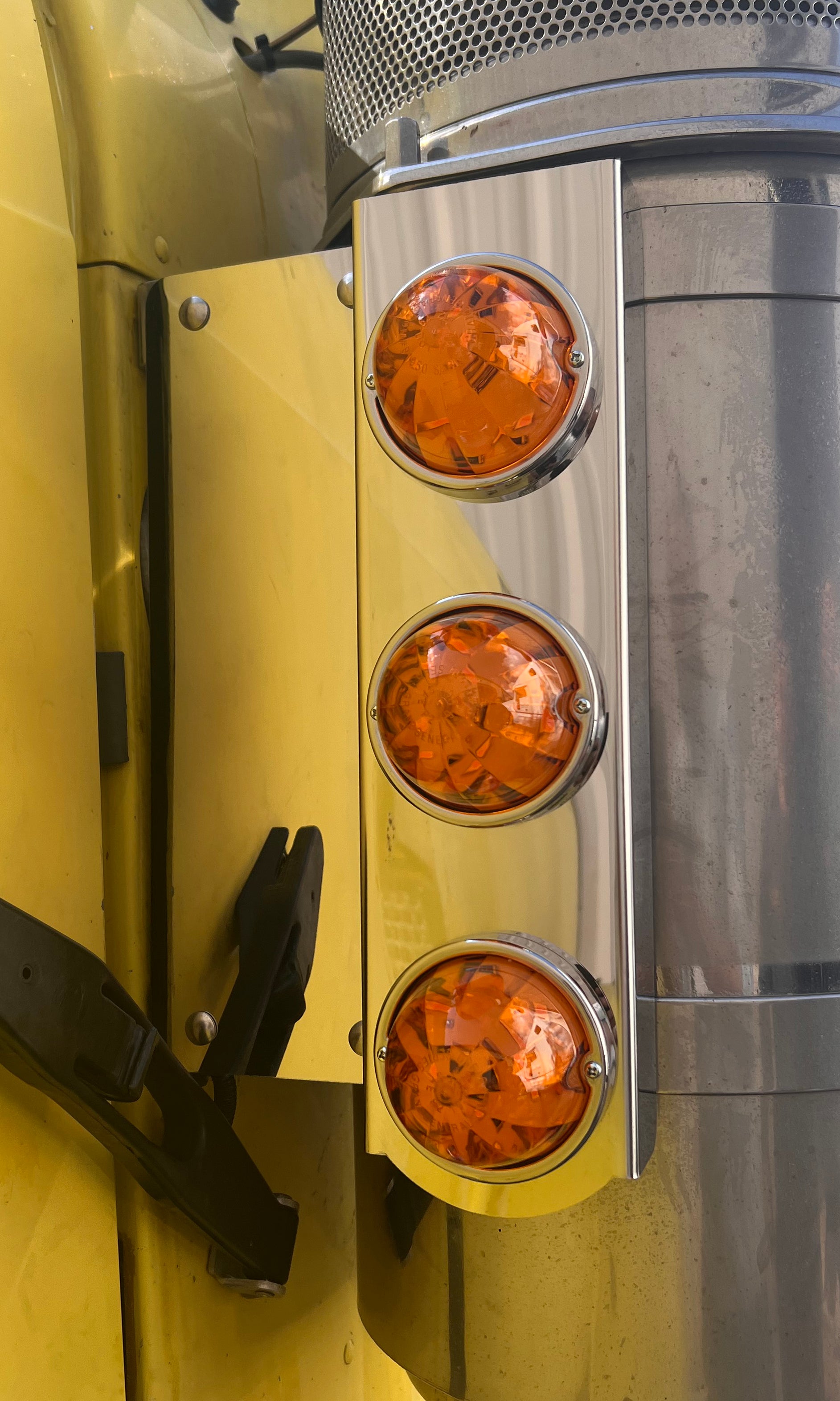 Freightliner Classic Air Filter cleaner light brackets 3 lights Style
